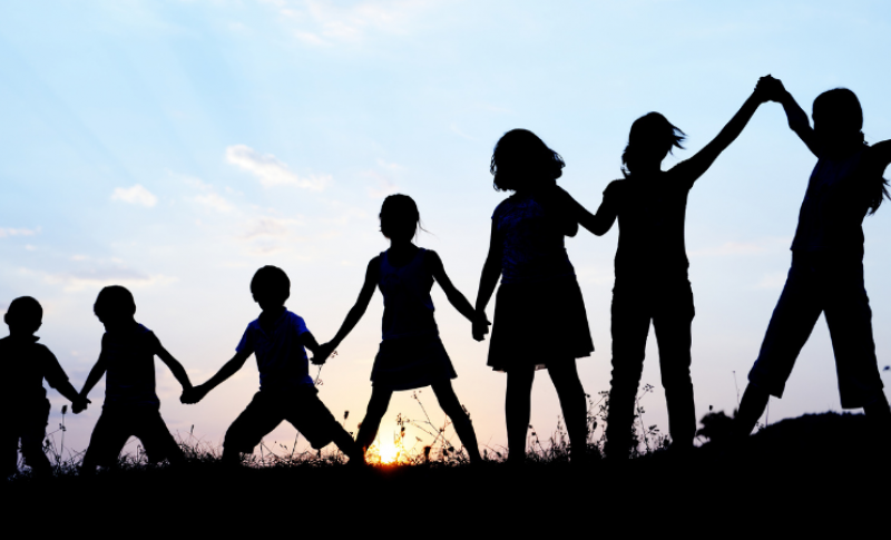 ИЗНЕНАДУВАЧКИ но ова е најдобрата земја за РАСТЕЊЕ ДЕЦА во светот КАДЕ Е МАКЕДОНИЈА