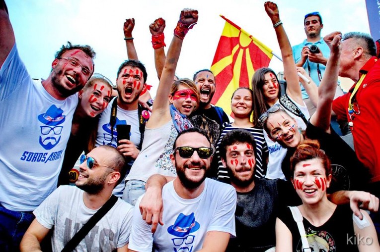 Сорос финансирал УСАИД давал милиони СЕ Е НАПИШАНО ВО КНИГА што мислите од идеализам