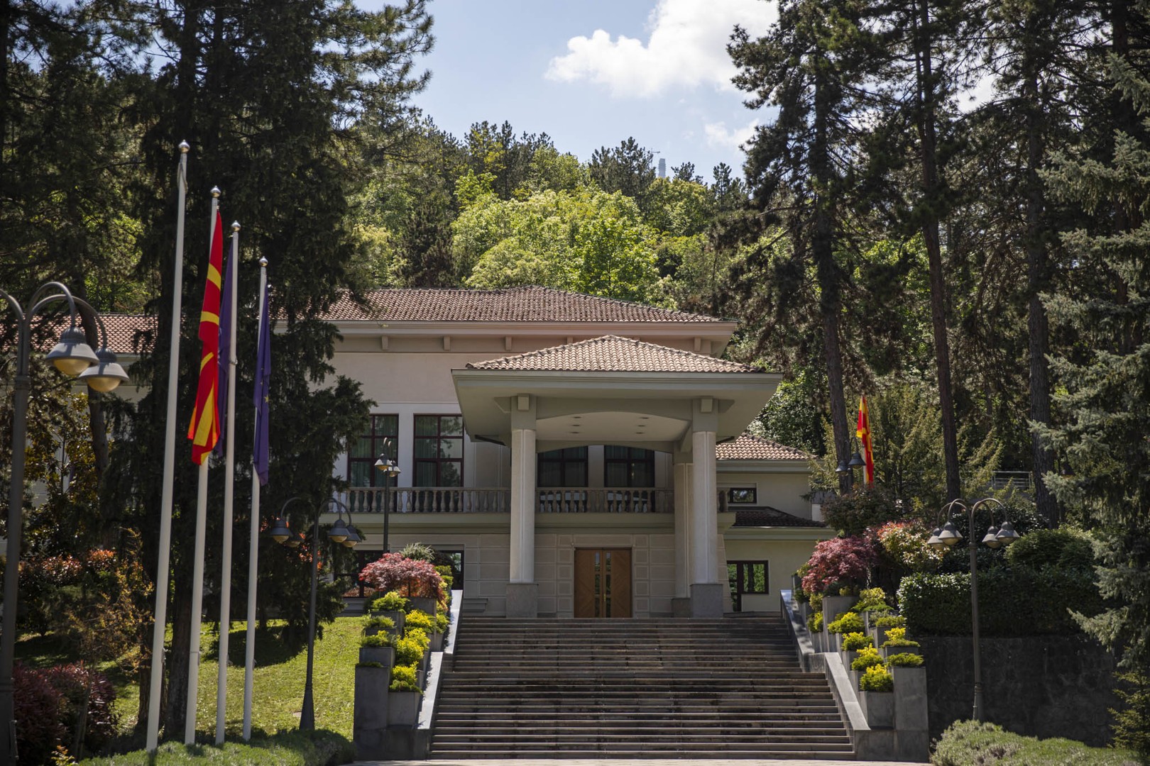 ПОЗНАТИ ПОВЕЌЕТО КАНДИДАТИ ЗА ПРЕТСЕДАТЕЛ Еве кој кого ќе кандитира