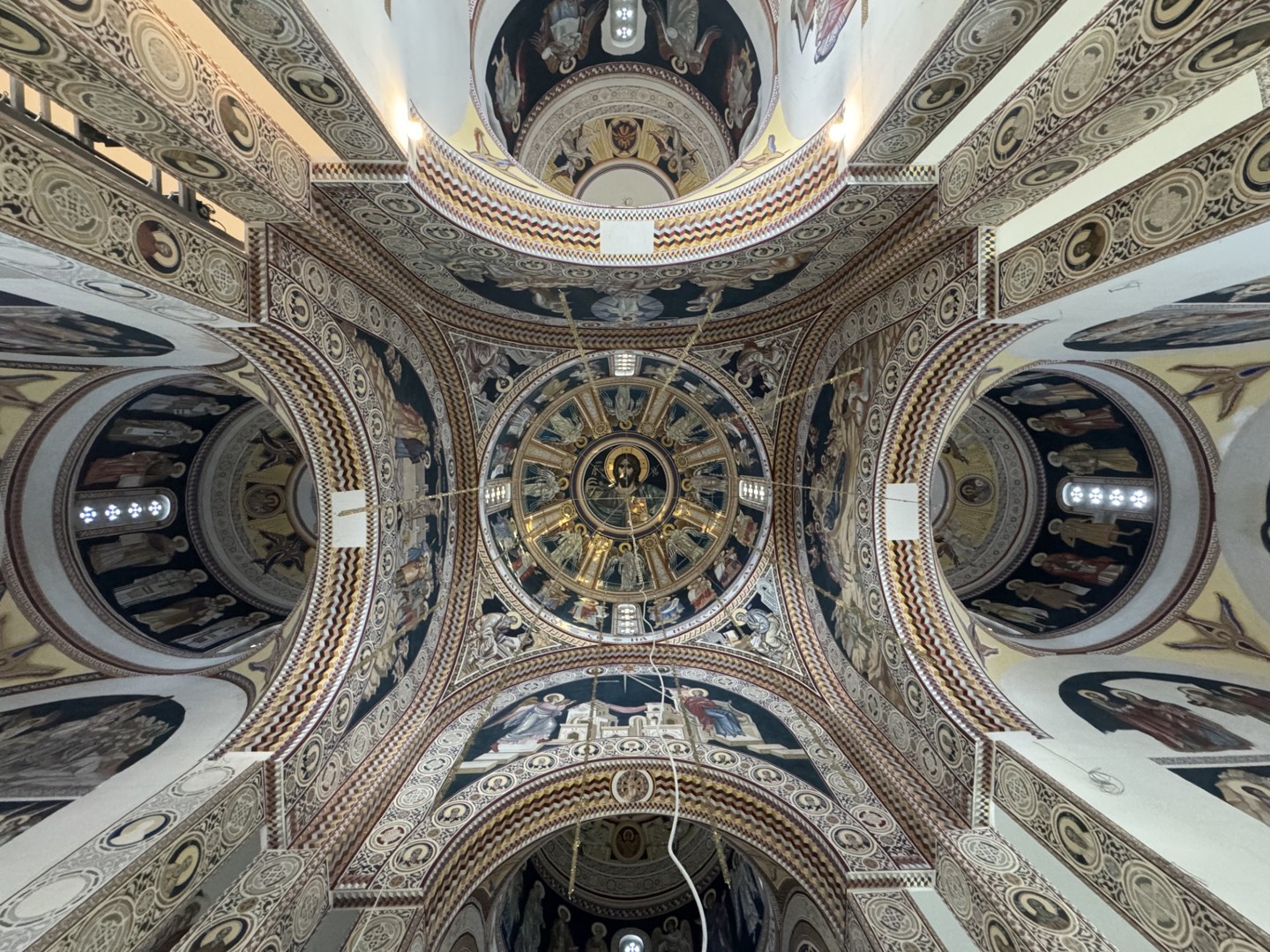 КОЧО АНЃУШЕВ Е ДОНАТОР на финалната градба на црквата Св Константин и Елена во Скопје