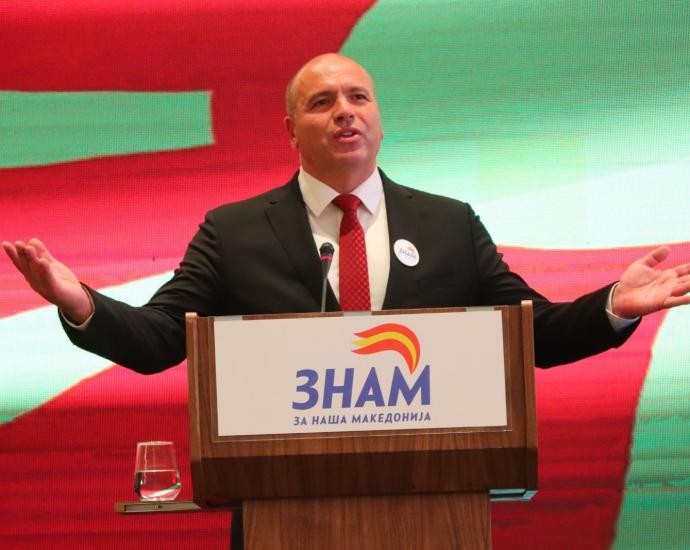 Максим Димитриевски се потпиша за официјализирање на кандидатурата за претседател