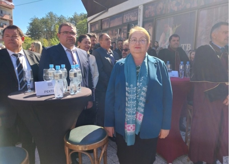 Јаневска Се разговара за повисоки плати на наставниците Дознај на Време