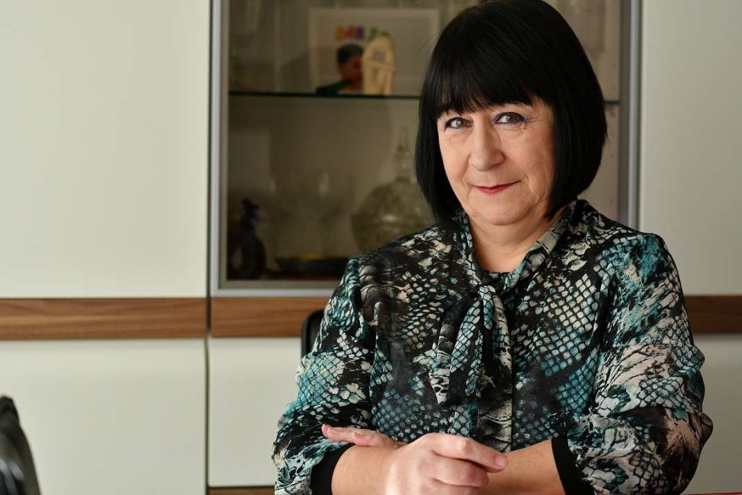 НЕВИДЕНА ЗАВИСТ И ЉУБОМОРА НА ВАНКОВСКА Вреска и повикува не гласајте за Сиљановска