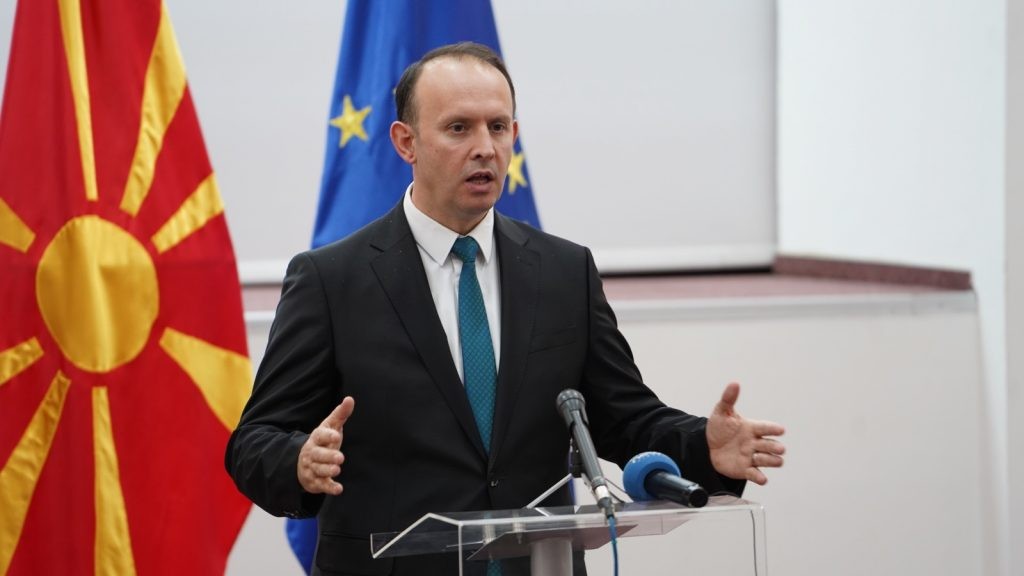 Гаши за промената на Уставот Прашањето треба да биде решено што побргу но не на сметка на