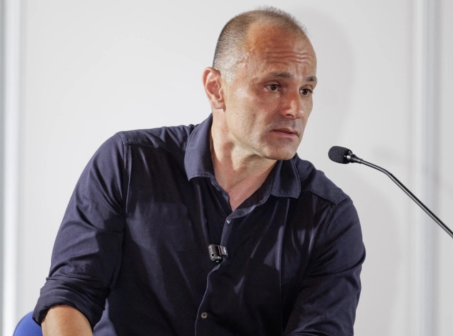 Филипче ЛУЃЕТО ДОАЃАА ВО СДСМ НО ЗАТЕКНУВАА ЗАТВОРЕНИ ВРАТИ