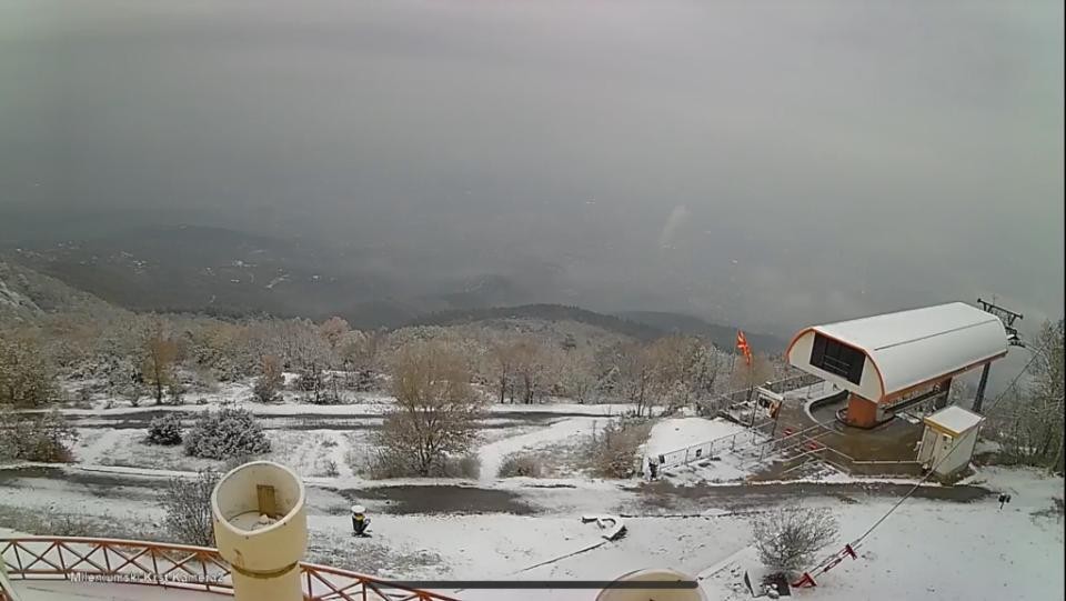 СНЕГ ПАДНА И НА ВОДНО