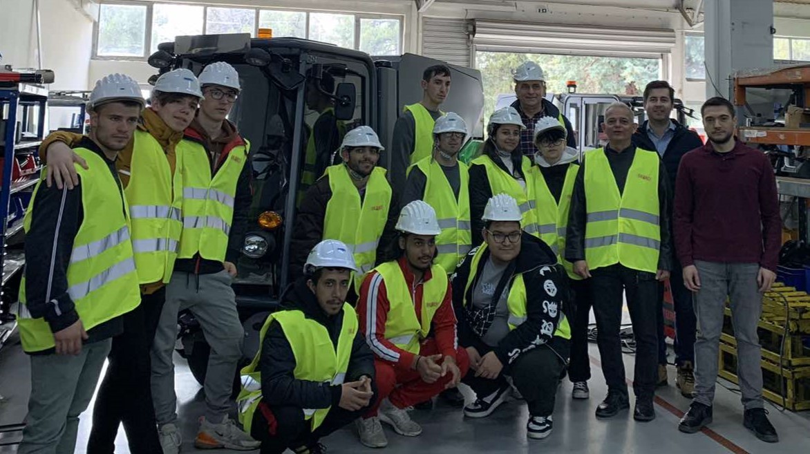 Ученици од специјалното училиште за деца со оштетен слух на практична настава во БРАКО