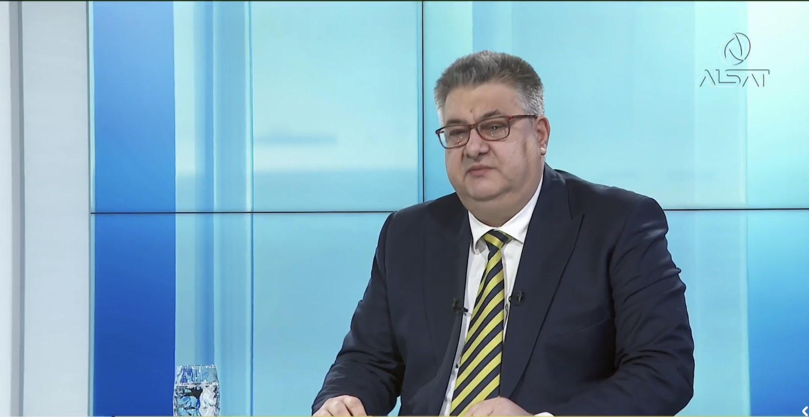 Минчев Почнуваме со квалитетни РЕФОРМИ ЗА ПРОФЕСИОНАЛНА ЈАВНА АДМИНИСТРАЦИЈА Дознај на Време