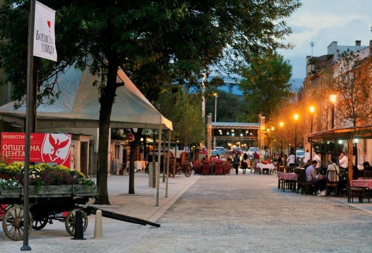 „МИЛИОНИ за Дебар Маало, а други делови од Центар СО ГОДИНИ ЗАПОСТАВЕНИ ...