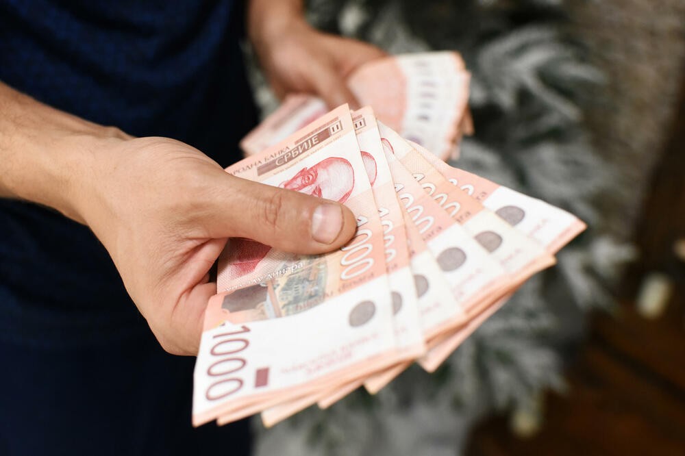 ПЛАТА ДО 350 000 ДИНАРИ НЕ Е ПОТРЕБЕН ФАКУЛТЕТ Им плаќаат и не прашуваат колку чини Дознај